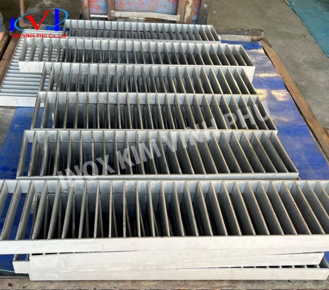 Tấm sàn grating inox - Báo giá tấm sàn grating mới nhất hiện nay