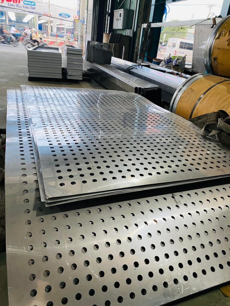 Gia Công Đột Dập Inox Chuyên Nghiệp Theo Yêu Cầu Tại Inox Kim Vĩnh Phú