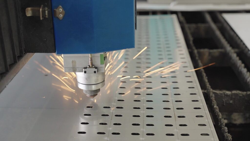 Gia Công Bằng Chùm Tia Laser Là Gì? Nguyên Lý Hoạt Động