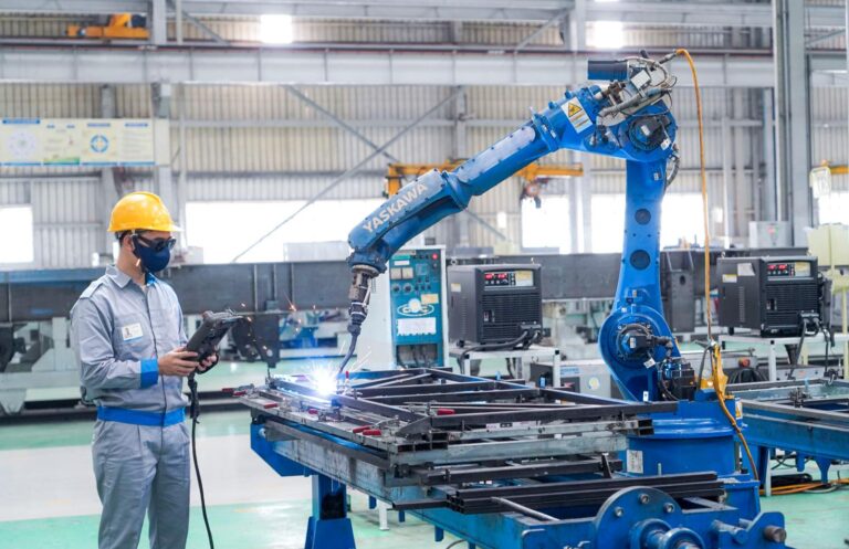 Robot hàn là gì? Tìm hiểu cấu tạo, ứng dụng và lợi ích mang lại